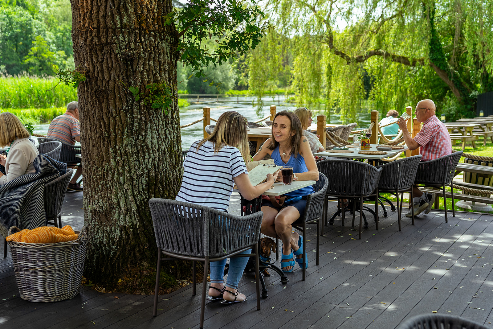 The Mayfly - Fuller's Pub and restaurant in Fullerton, near stockbridge
