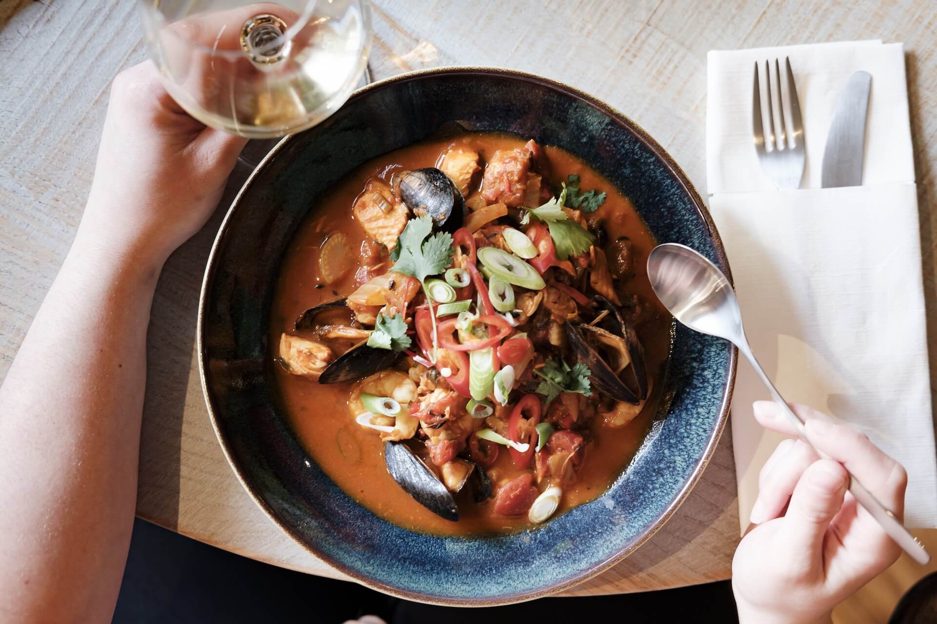 The Mayfly - Fuller's Pub and restaurant in Fullerton, near stockbridge