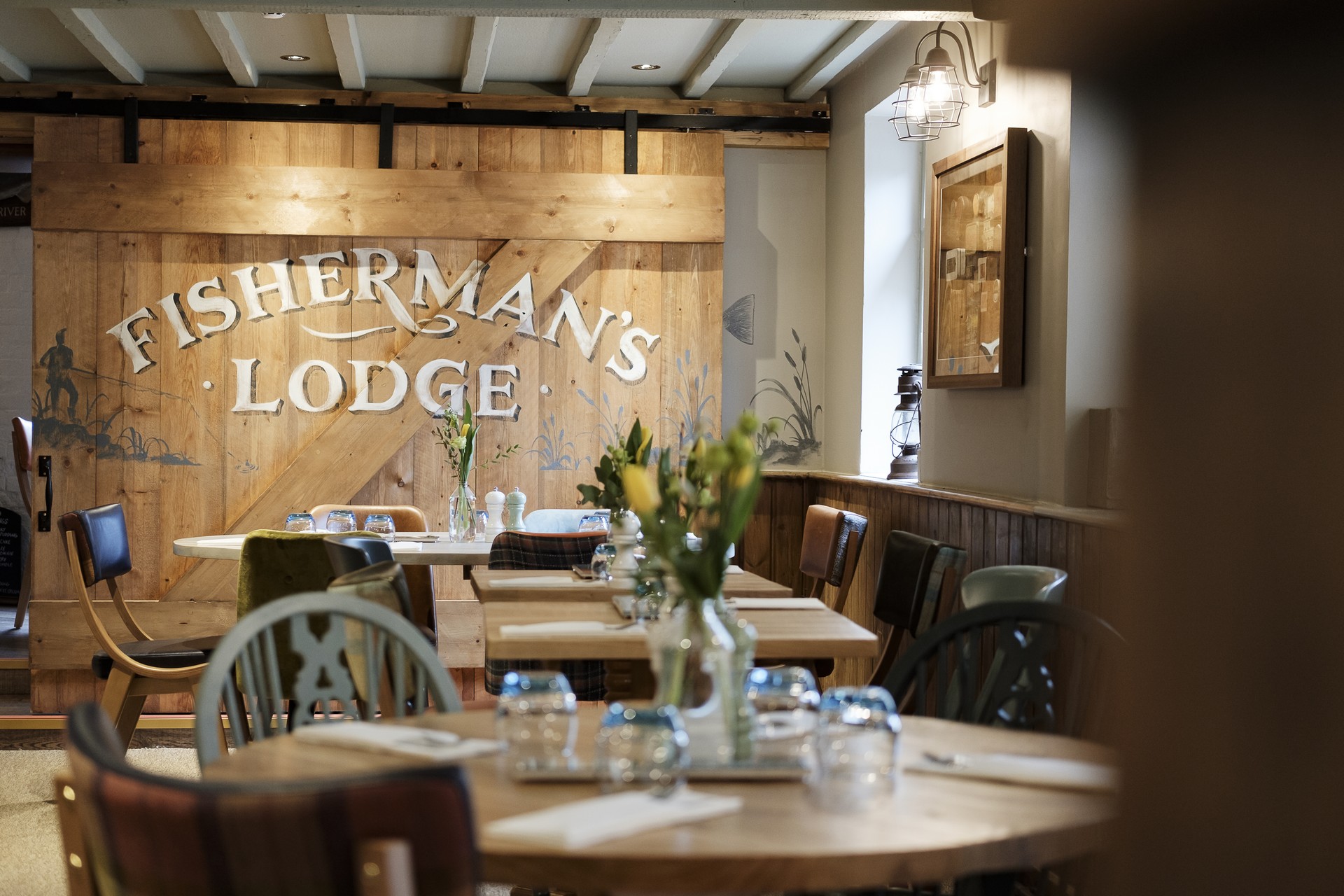 The Mayfly - Fuller's Pub and restaurant in Fullerton, near stockbridge