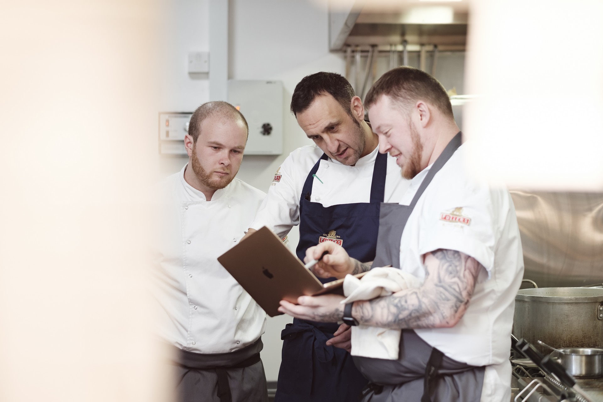 The Mayfly - Fuller's Pub and restaurant in Fullerton, near stockbridge